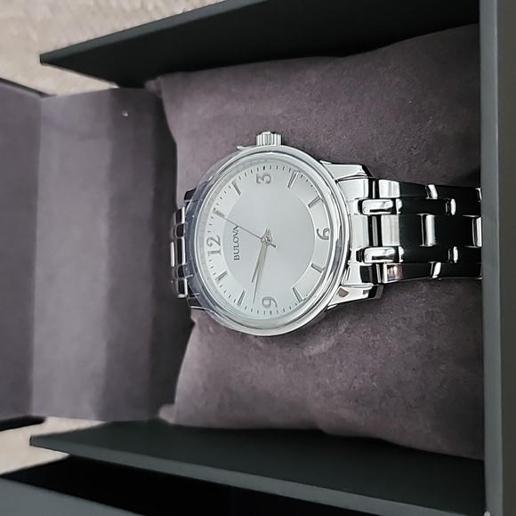 Bulova | Accessories | New Bulova Watch Corporate Exclusive Silver Tone ...